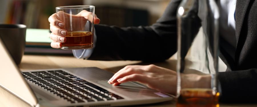 How to deal with a colleague drinking alcohol at work? | Andatech